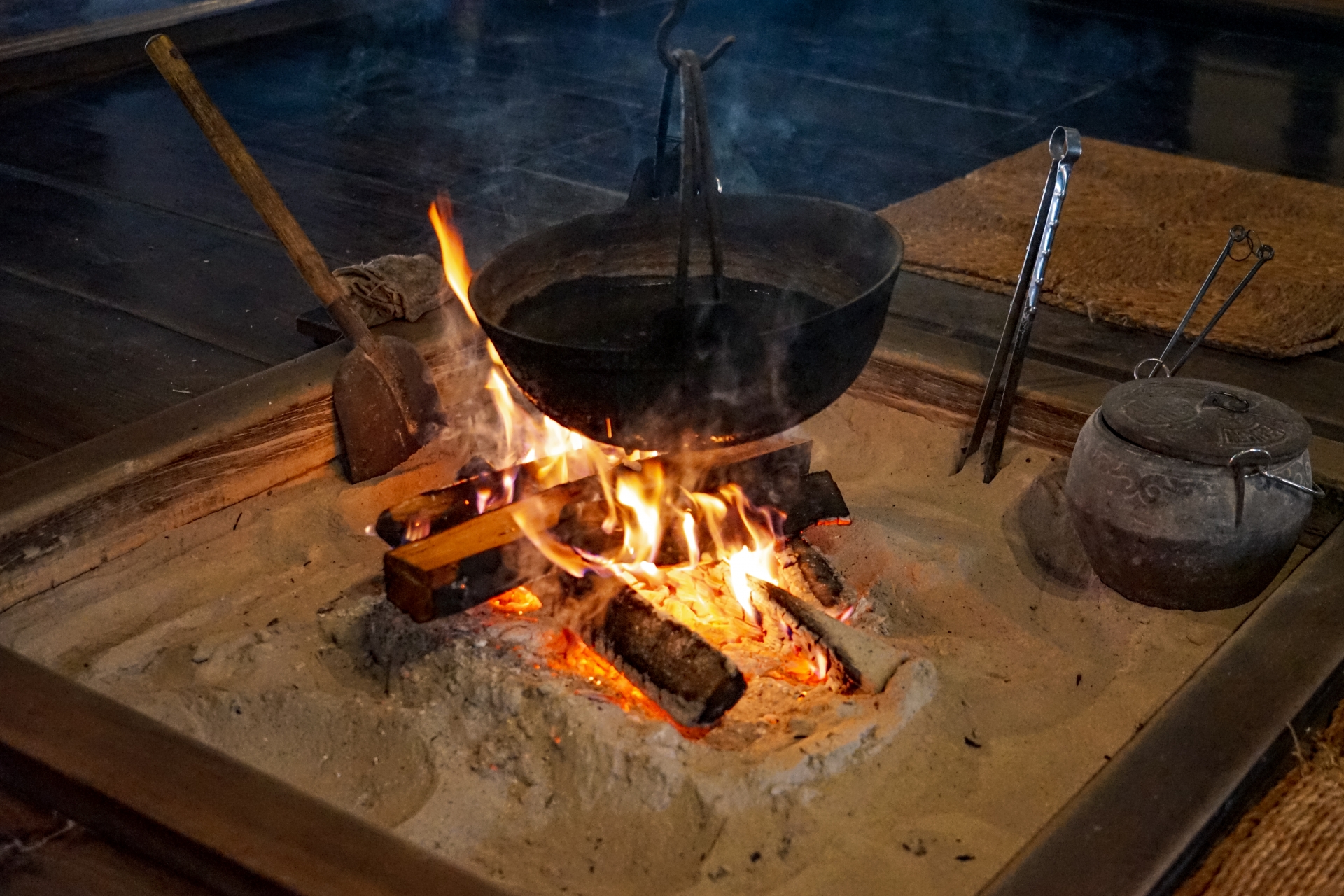 Irori (Japanese fireplace) - How Unique Japan