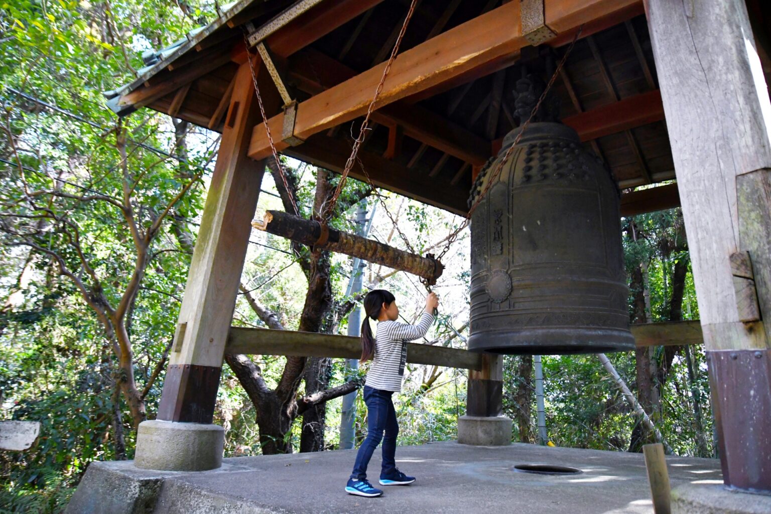 The bell in a temple - How Unique Japan